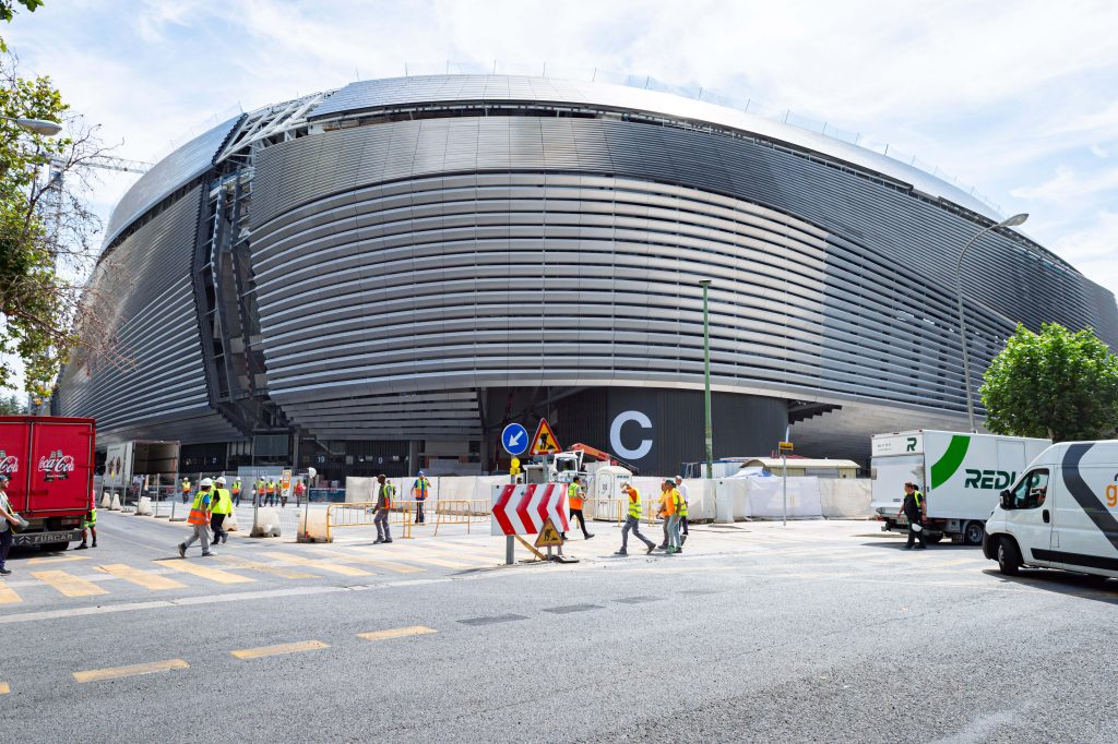 Real Madrid stadium renovation: Watch new retractable pitch