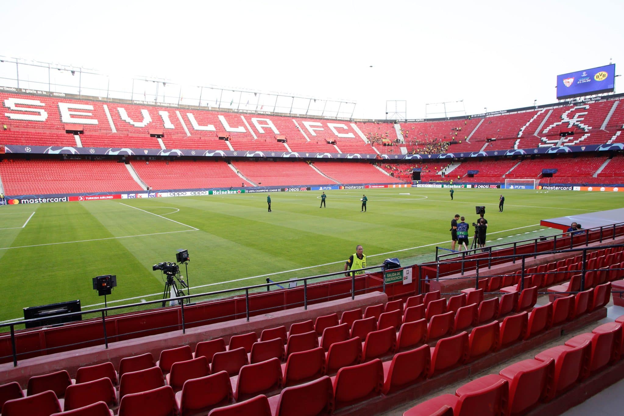 Ramon Sanchez-Pizjuan Stadium (Sevilla FC stadium) | Atmospheric home ...