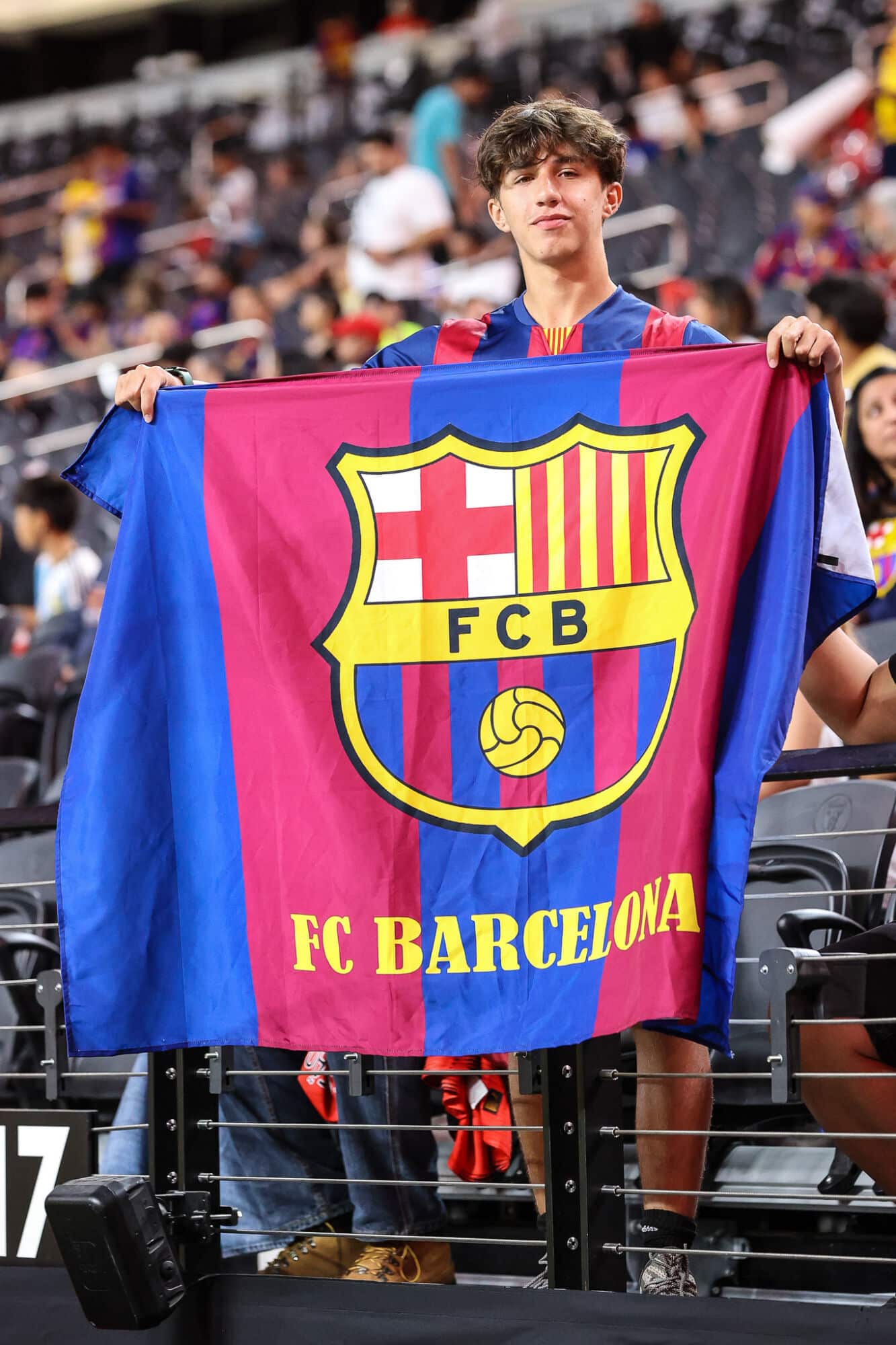 Barcelona fan club receive recognition from Laporta