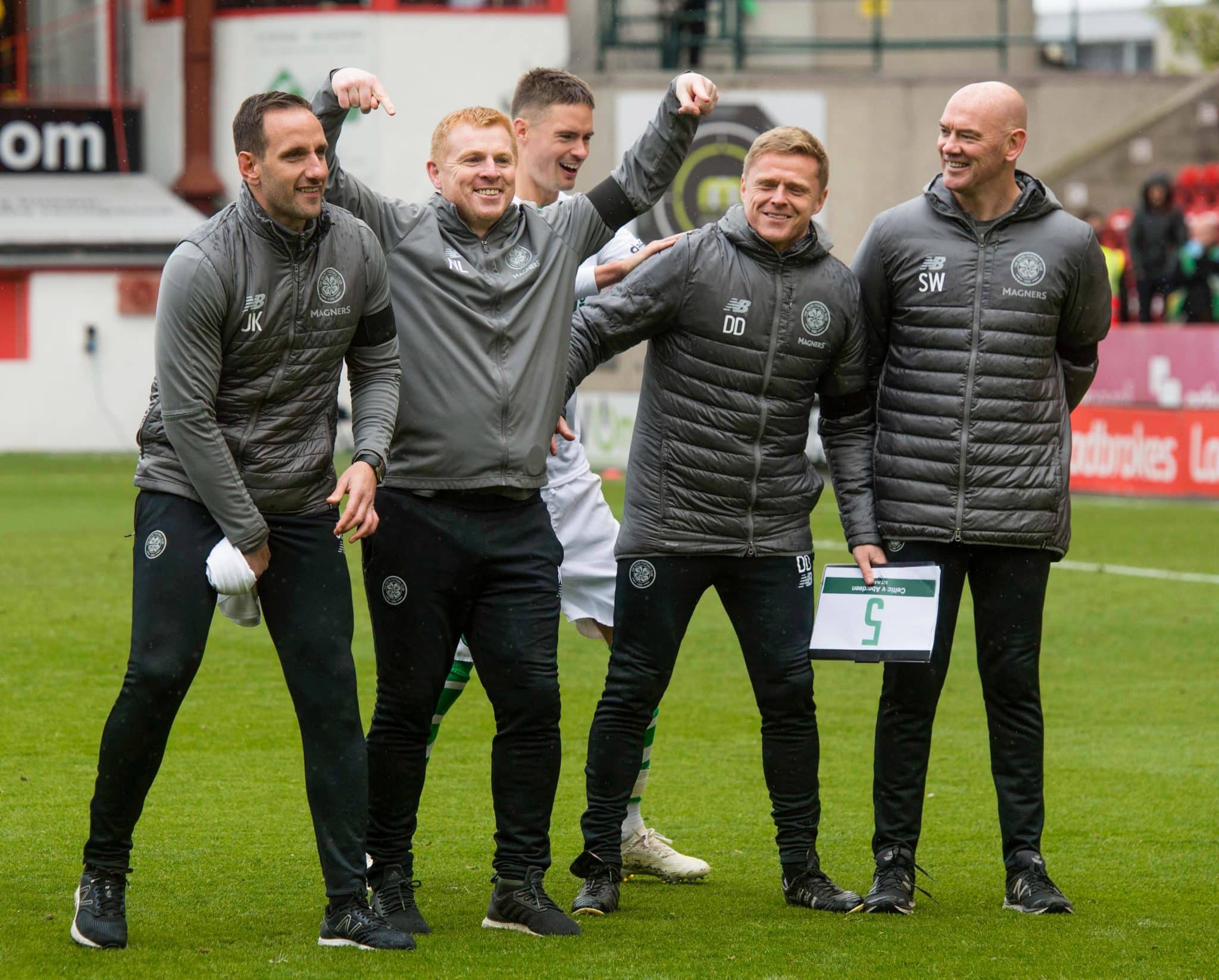 Damien Duff pulls fan from the crowd to give post-match team talk