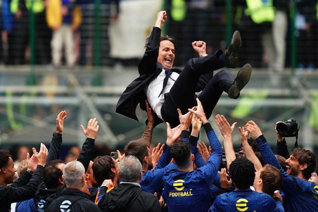 Inter fans celebrate scudetto with amazing tifo and parade